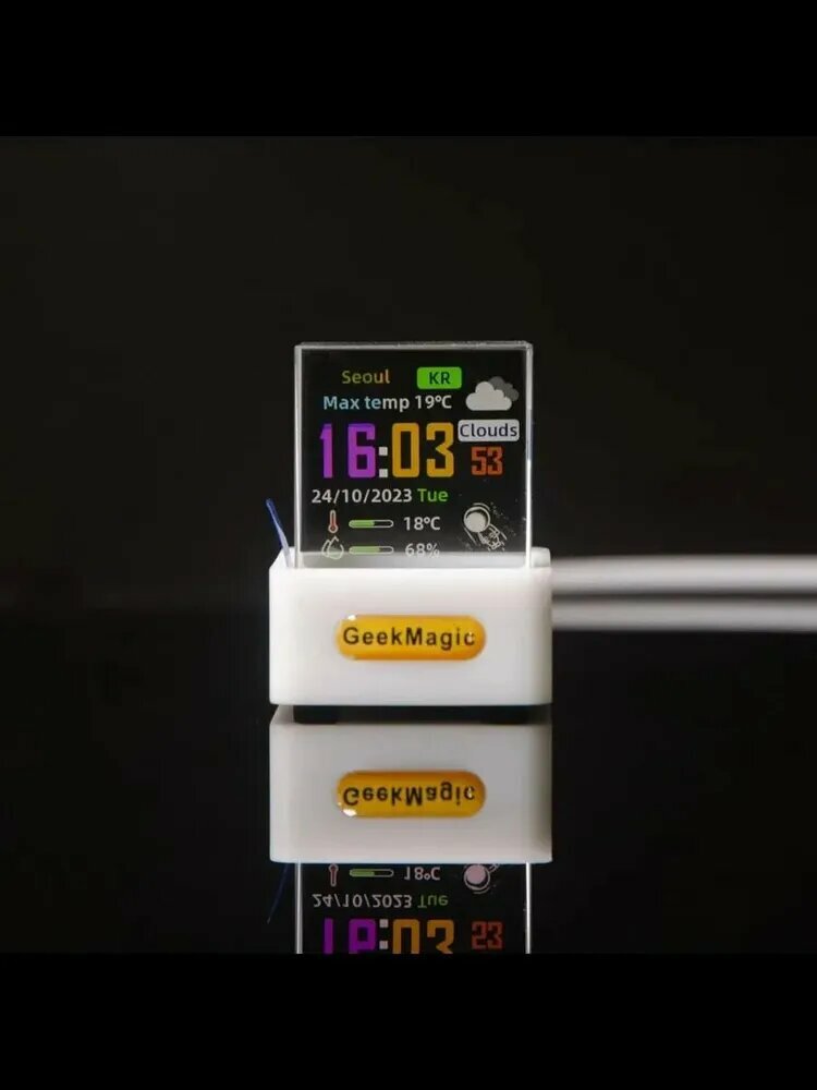 Cyber Cube: Голографический куб с часами и погодой