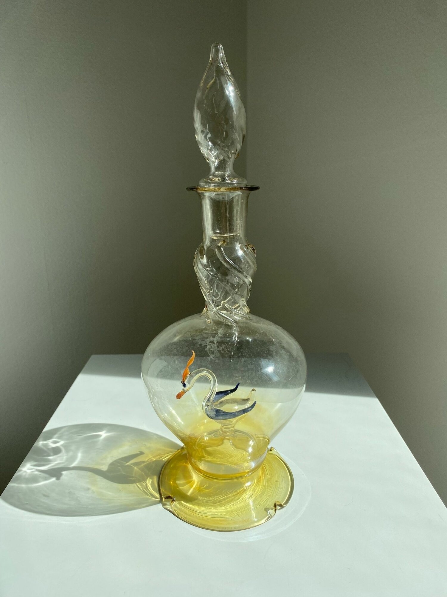 Графин Лебедь СССР! 29 см. высота! Цветное стекло! Красивая форма! Состояние! Гутная техника выдувки