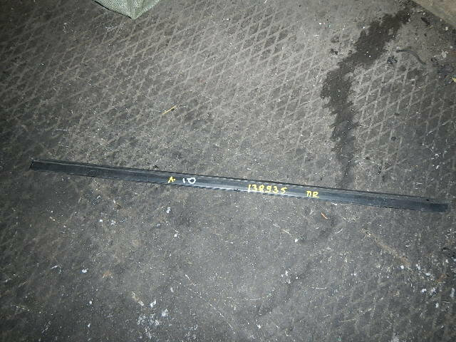 Б/У Накладка стекла переднего правого, Mitsubishi (Митсубиси)-LANCER 10 (CX, CY) (07-) MITSUBISHI LANCER 10 (CX,CY) (07-) ...