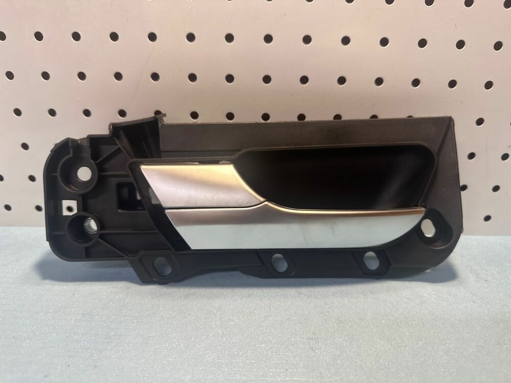 Ручка двери внутренняя левая для грузовых автомобилей MAN TGX TGX (МАН)