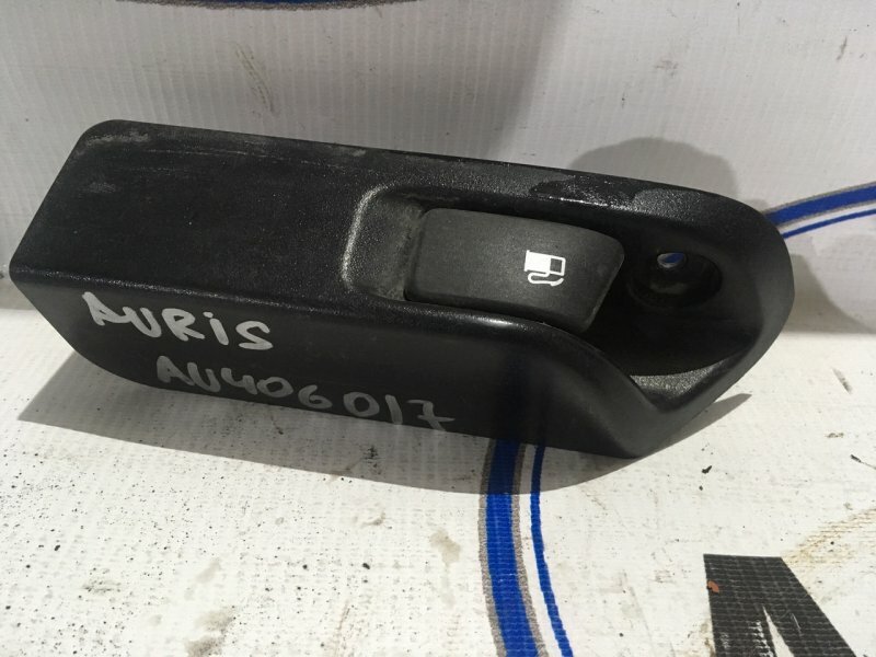 Б/У рычаг открывания бензобака toyota Auris 2007 E150 4ZZFE 2156 TOYOTA арт. 77306-52040