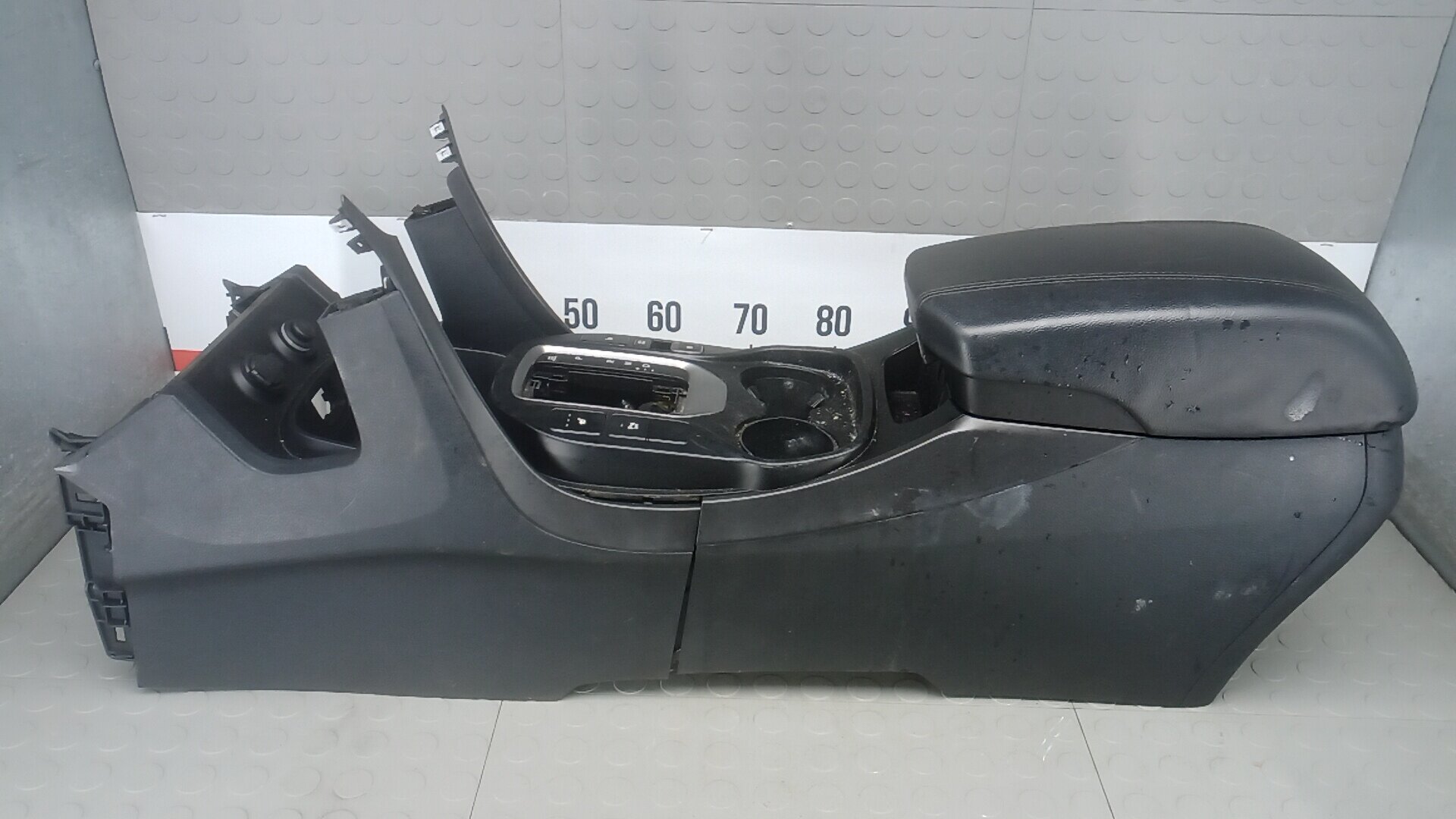 Подлокотник центральный HYUNDAI SANTA FE 3, Номер 846112W900RYN, 846602W100RYN, 846212W100RYN