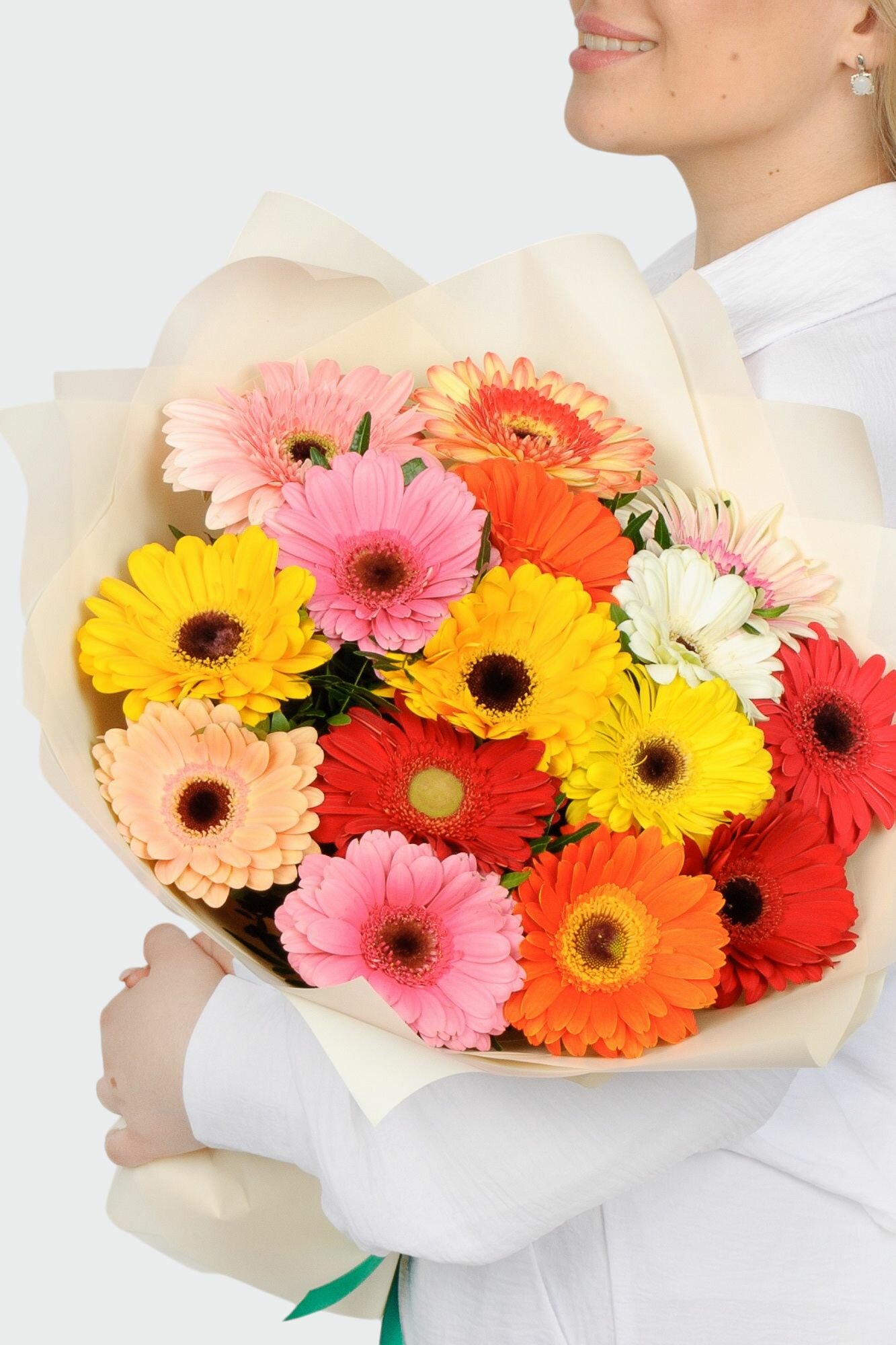 Букет "Радужная симфония", герберы, высота 45 см, ширина 30 см, 15 цветков