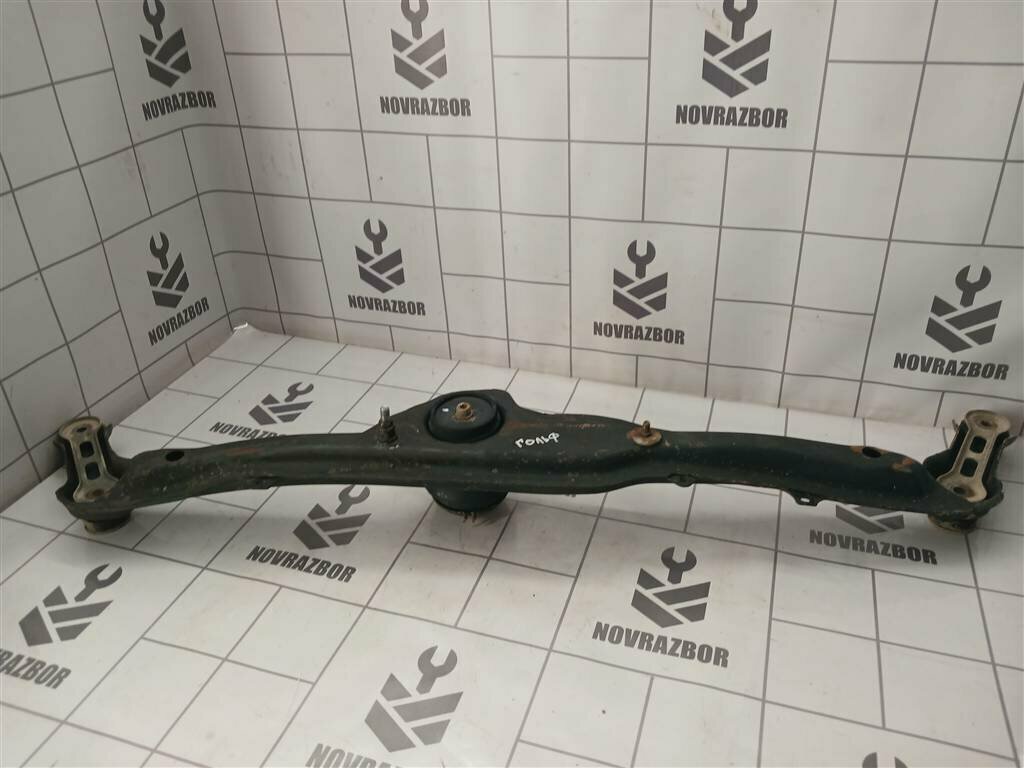 Балка подрадиаторная VW Golf 3 Vento 91-97