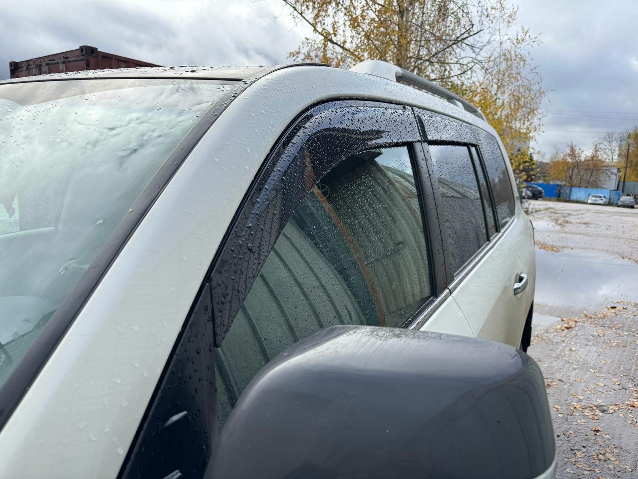 Дефлекторы окон Toyota Land Cruiser 200 (2007+), с надписью Land Cruiser, комплект 4 шт, установка на 3M скотч