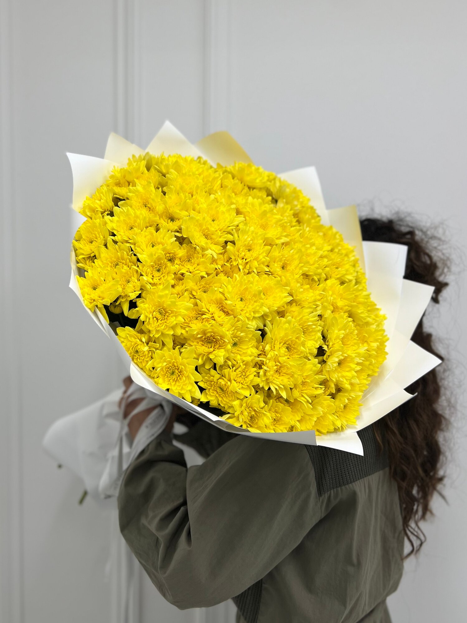 Гламелия цветы Солнечный Свет: Букет из 21 кустовой желтой хризантемы – купить свежие цветы с доставкой в Москве