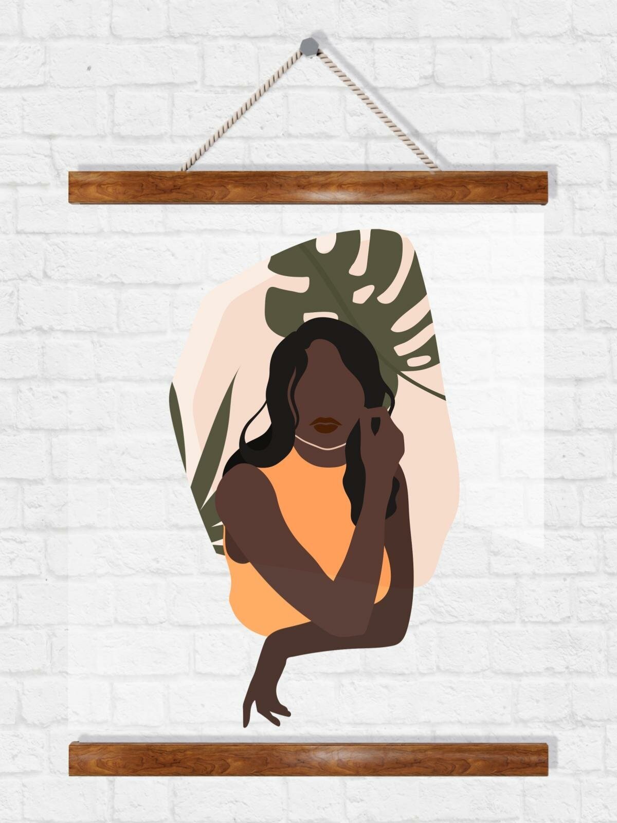 Постер / Плакат / Картина Прозрачный постер - Портрет загорелой темноволосой девушки в желтой майке 50x70