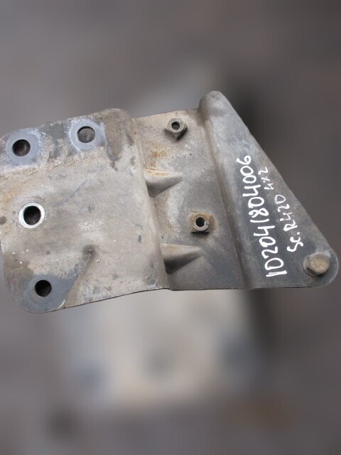 Кронштейн радиатора правый Scania P R G