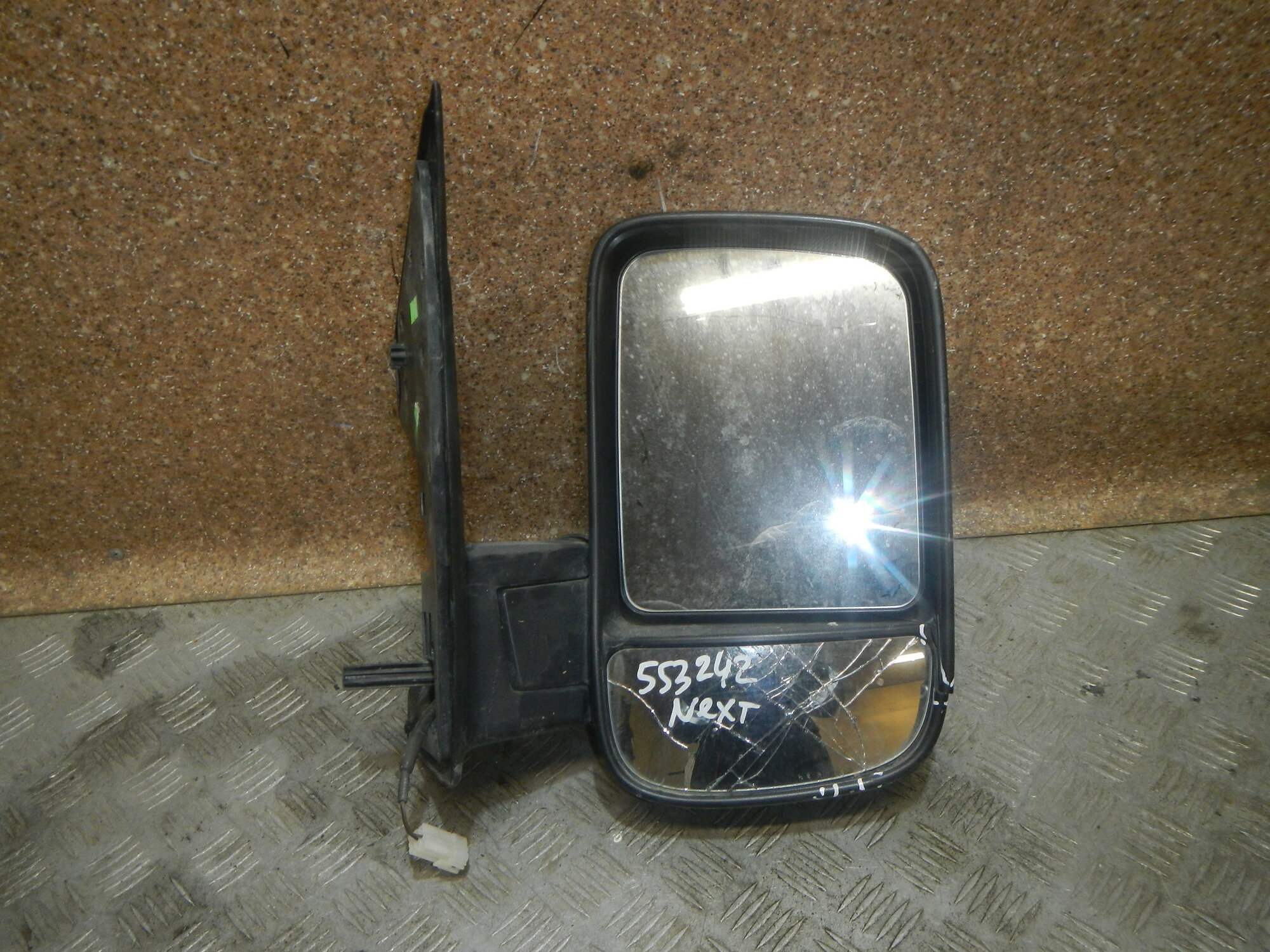 Б/У Зеркало правое механическое, ГАЗ (GAZ)-GAZEL NEXT Gazel NEXT Царапины, трещина, отколот кусок корпуса. 553242 GAZ ар...