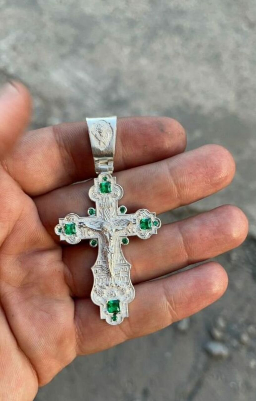 Крестик, серебро, 925 проба, изумруд синтетический