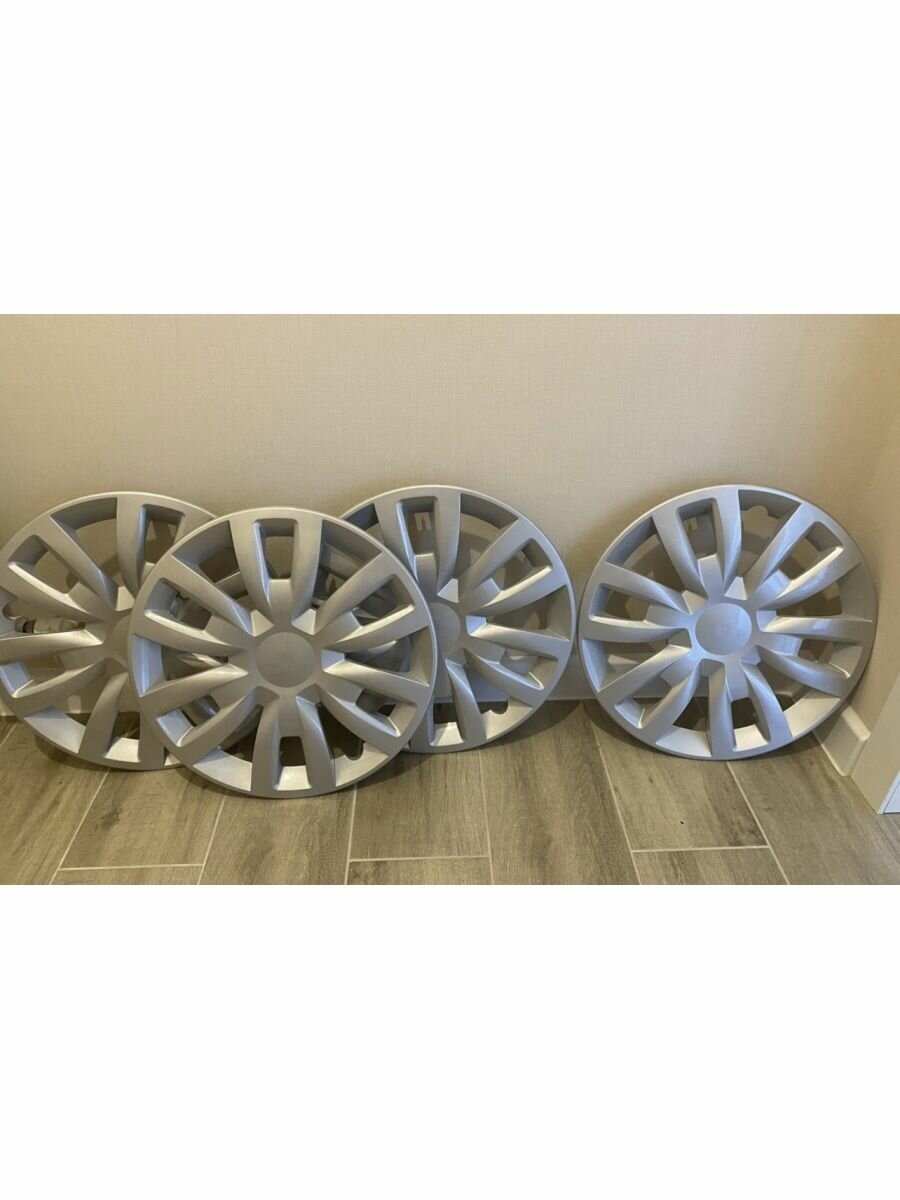 Колпаки автомобильные на колеса радиусом R15 серебро Лада