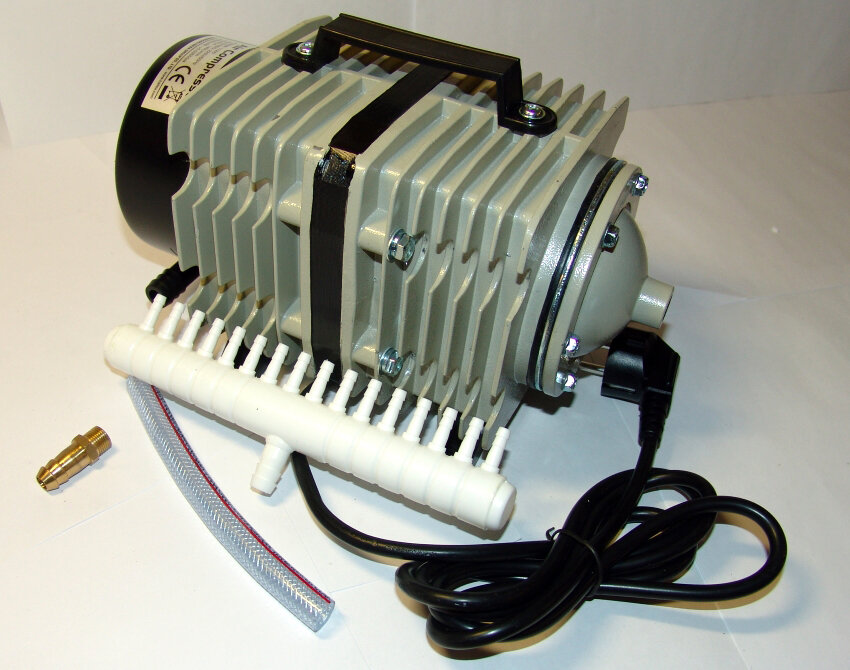 Компрессор поршневой Hailea ACO 009E для больших аквариумов, прудов, септиков, рыбных хозяйств