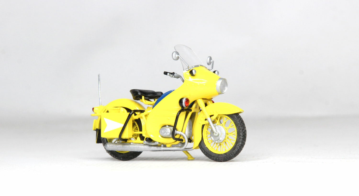 М-100 мотоцикл одиночный (желтый) модель в масштабе 1:43