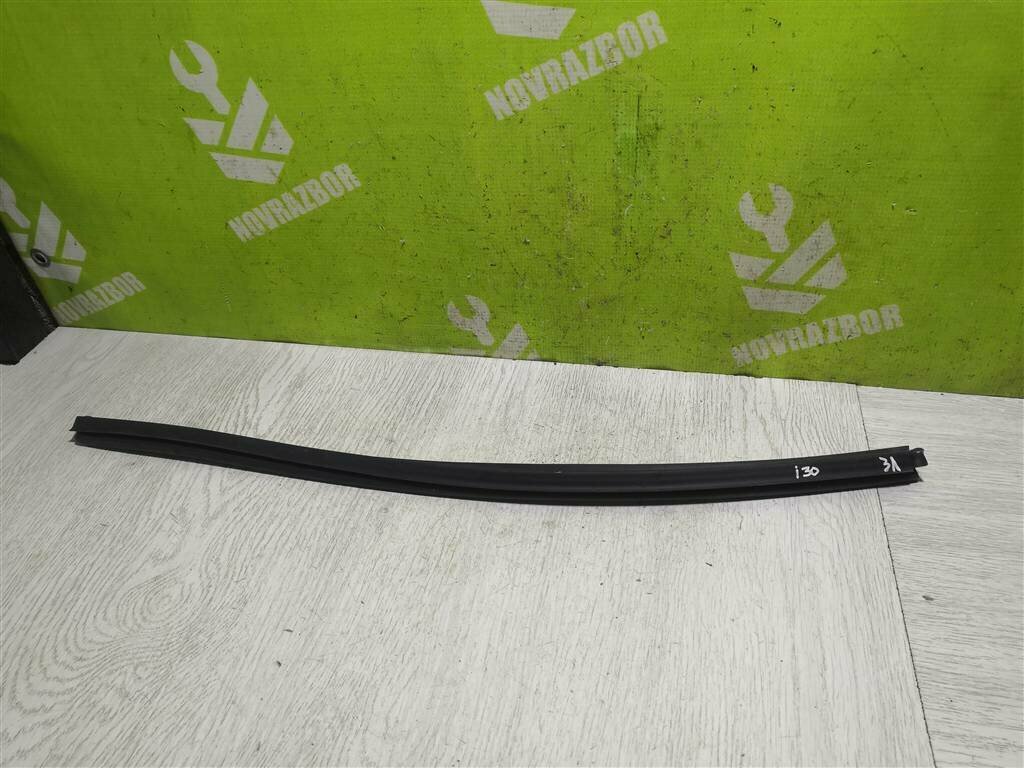 Уплотнитель стекла двери Hyundai i30 12-17