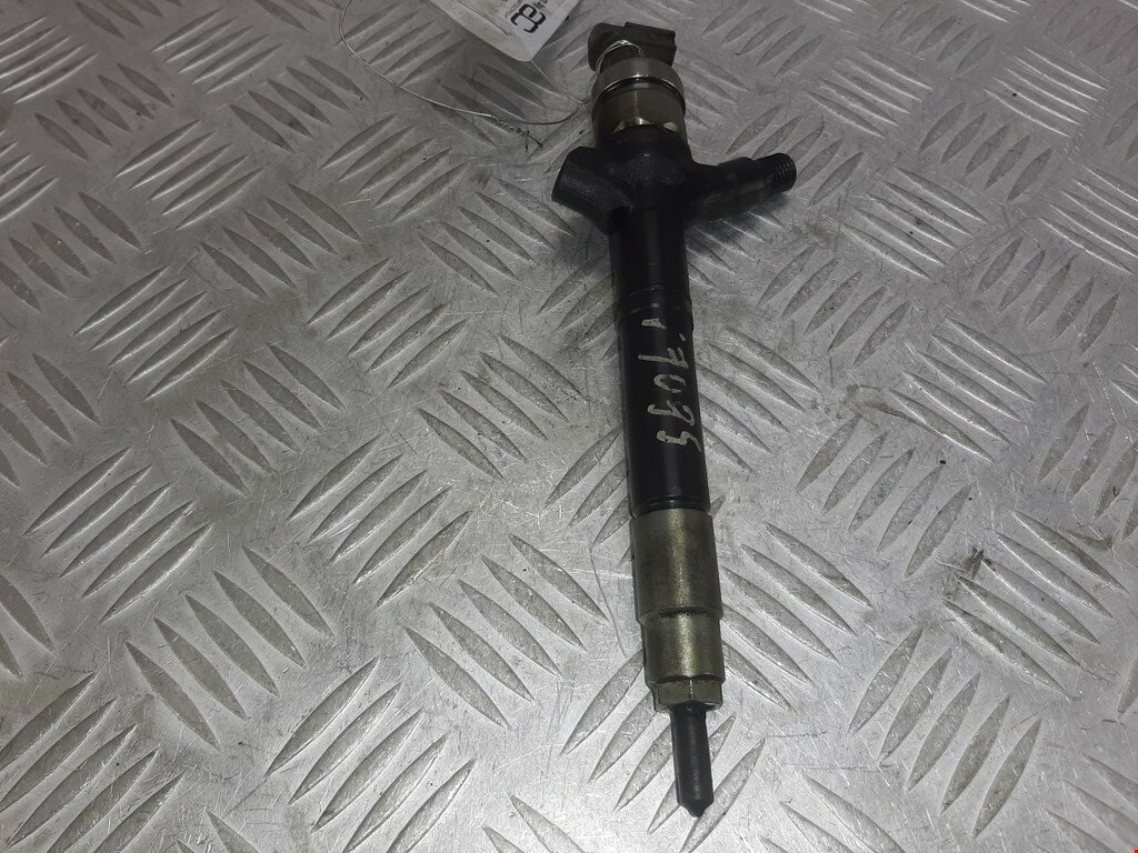Форсунка дизельная электрическая Toyota Avensis 2 (T250) 2367009280 арт. 909670