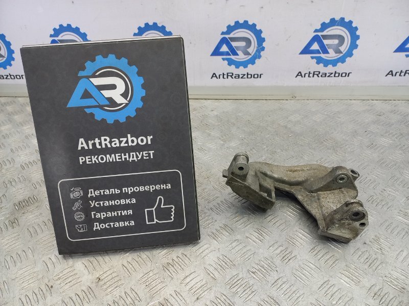 Б/У Кронштейн генератора Chevrolet Niva 2123 / Шевроле Нива 2123 2017