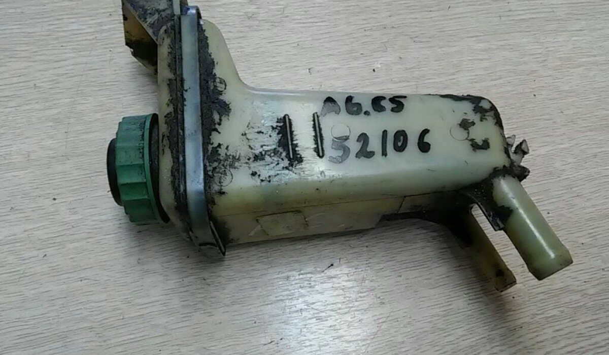 Бачок гидроусилителя A6 (C5) Audi 8D0422373C