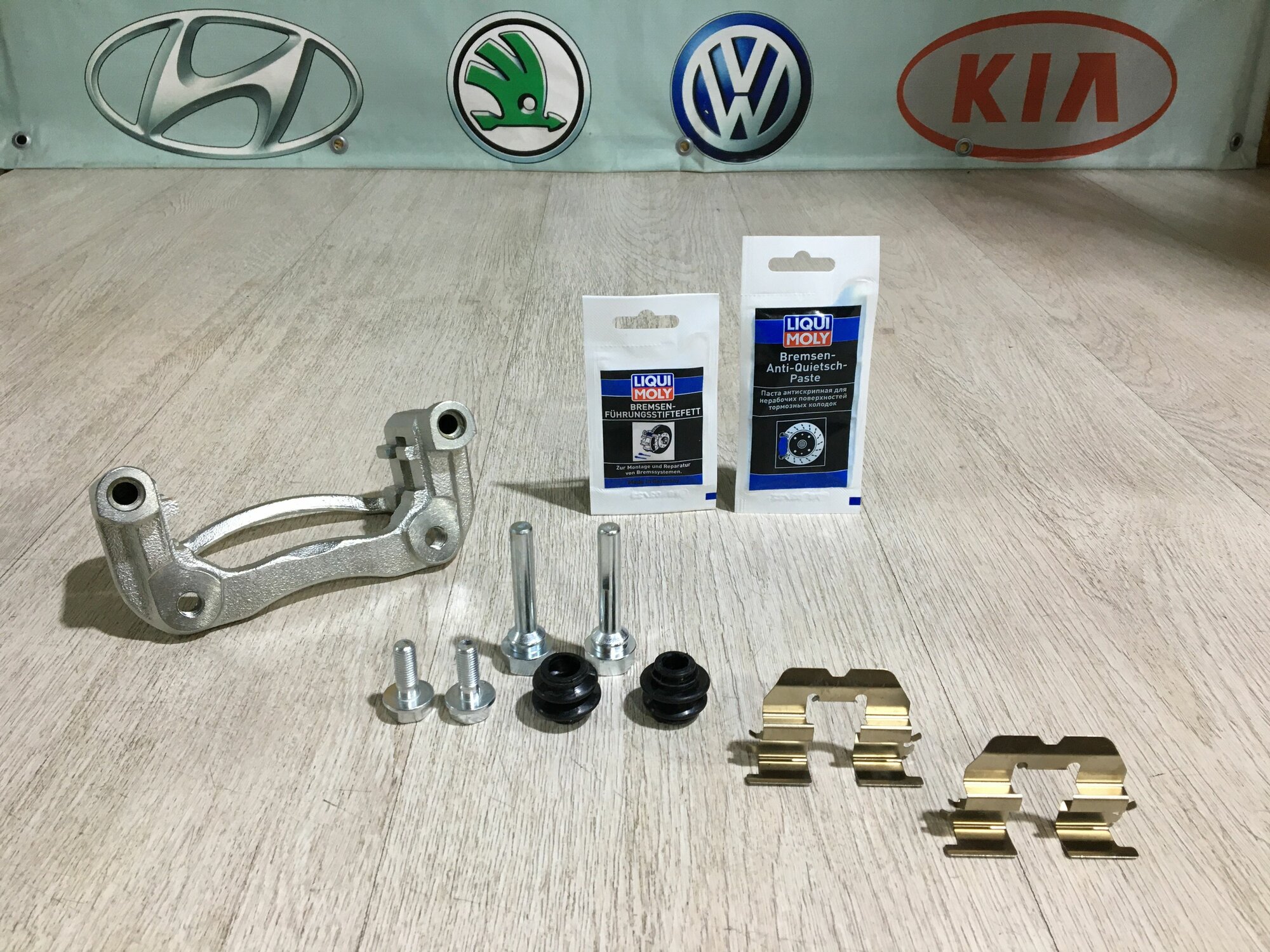 Скоба заднего суппорта ремкомплект Солярис Рио Solaris Rio