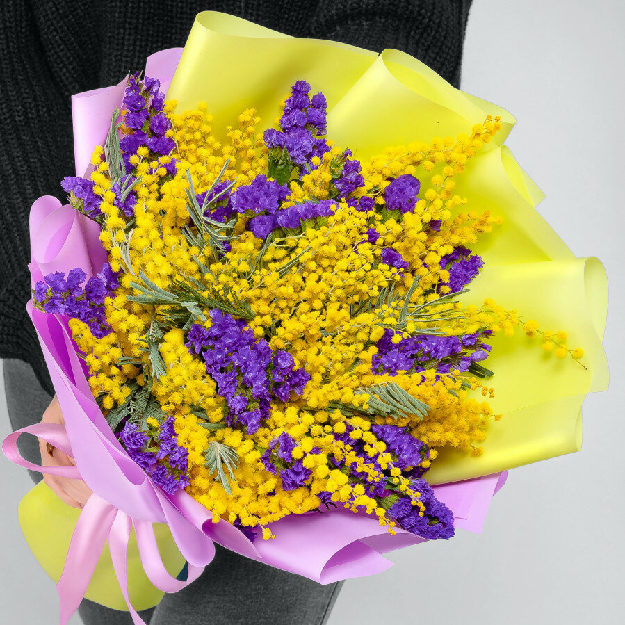 Дуо-букет Мегацвет24 "Мимоза и статица", желтый/фиолетовый, в дизайнерской упаковке