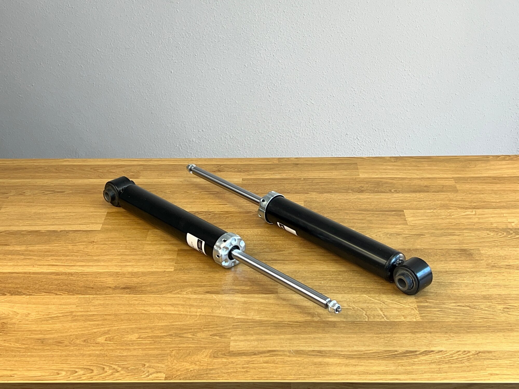 Комплект задних амортизаторов FORD Mondeo 4 19193272 2 штуки левый/правый