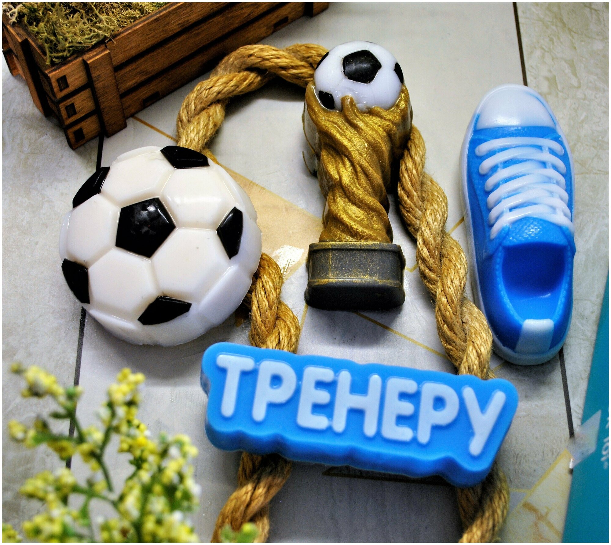 Большой набор пластиковых форм для мыла в спортивной тематике "Кубок, мяч, тренеру и кеда" - 4 шт.