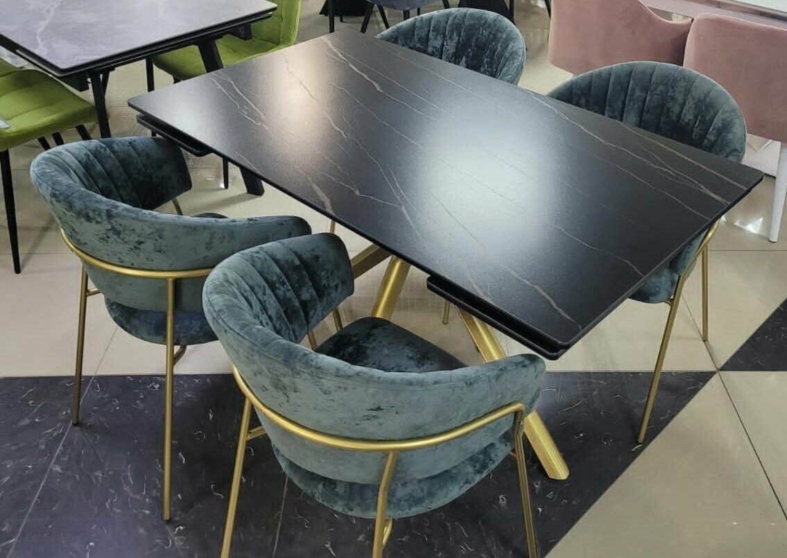 Стол керамогранит "Монако" 1400мм матовый черный на золотых ногах