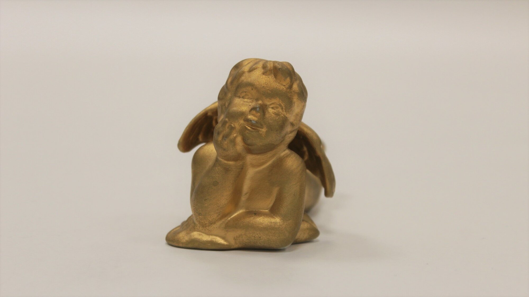 Ангел мечтающий, золотой, в подарочной упаковке