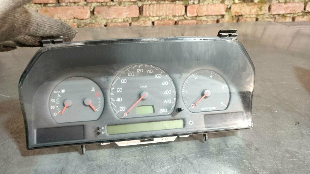 Панель приборов (щиток) Volvo V70 (1996 - 2000) 9472523