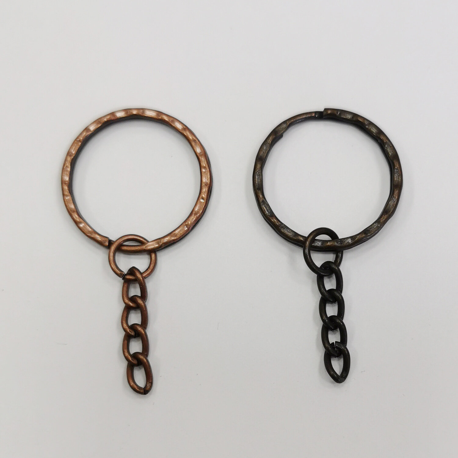 Основа под брелок, 48х25мм, кольцо двойное узорное, с цепочкой, базовый материал - железо, медно-коричневого цвета, 21 грамм