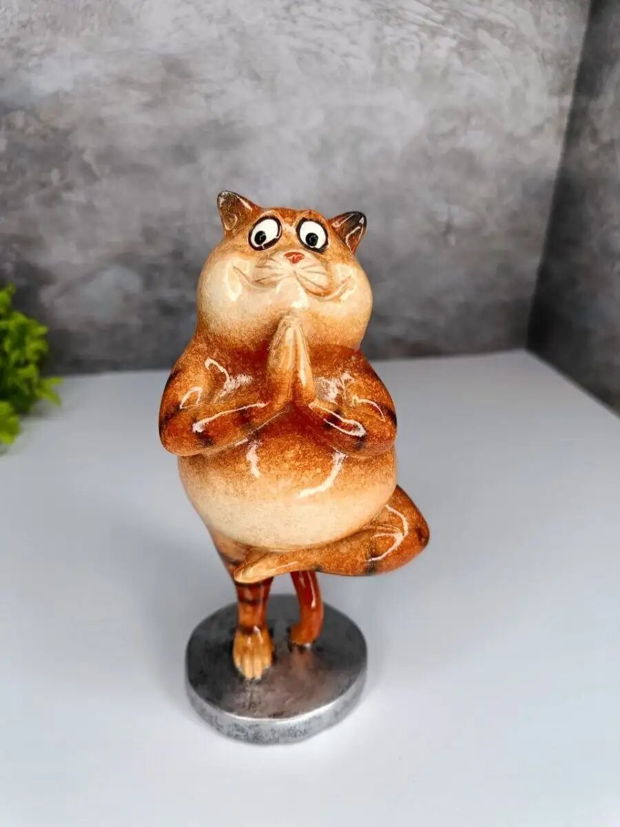 Фигурка кот-йог