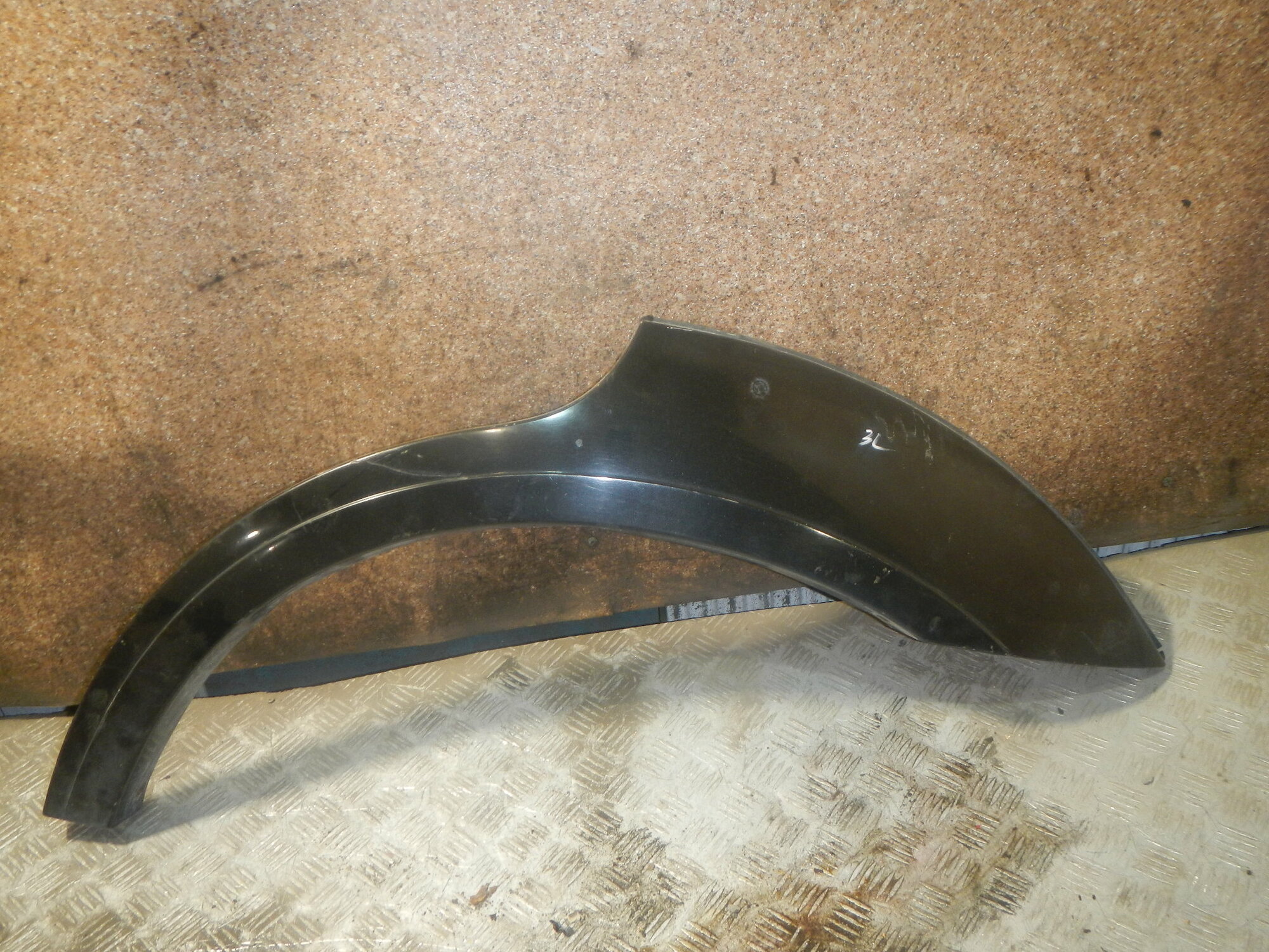 Б/У Накладка крыла заднего левого, SsangYong (Сангйонг)-REXTON II (07-) SSANGYONG REXTON II (07-) Царапины, трещина на к...