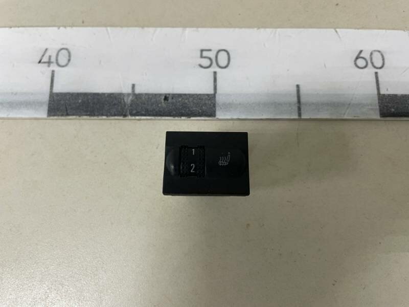 Кнопка обогрева сидений Skoda Fabia 6Y 1999-2007 кат.номер: 6Y0963564A