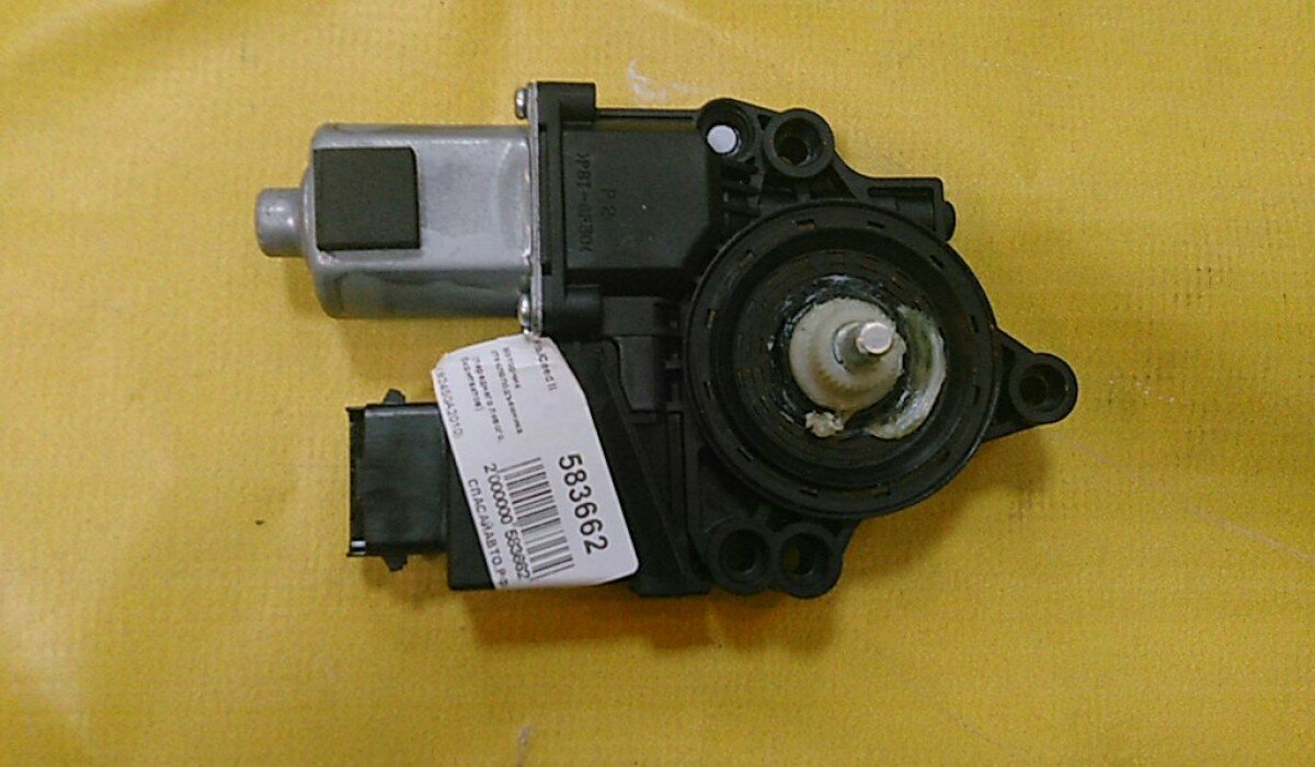 Моторчик стеклоподъемника Ceed II KIA 82450A2010