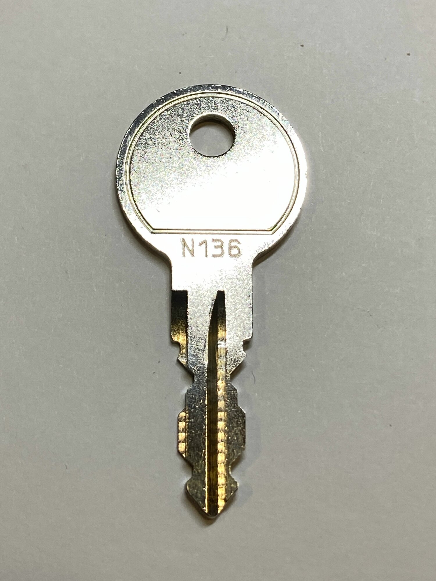 Ключ для багажника Thule N136