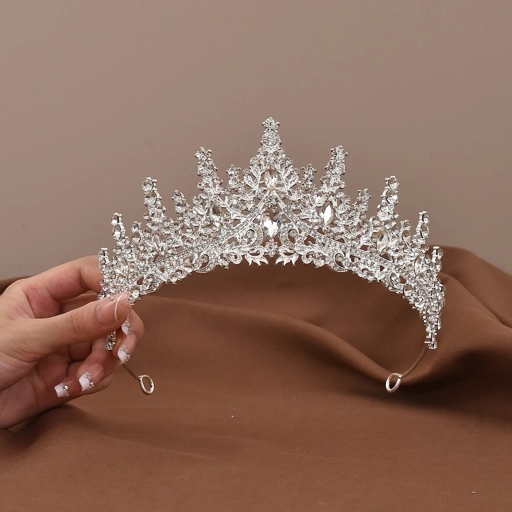 Серебряная диадема с хрустальными камнями