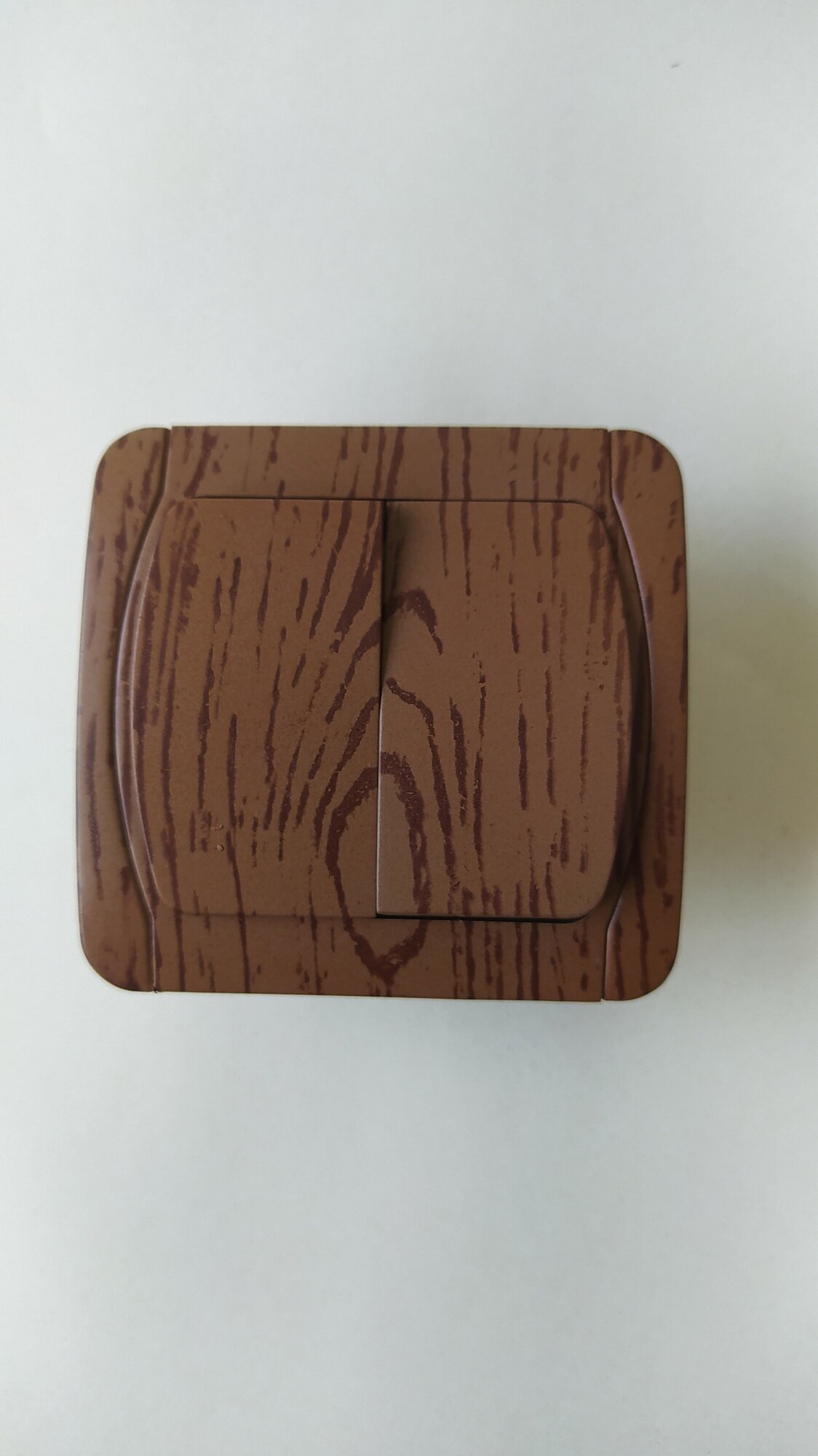 Выключатель двухклавишный под дерево