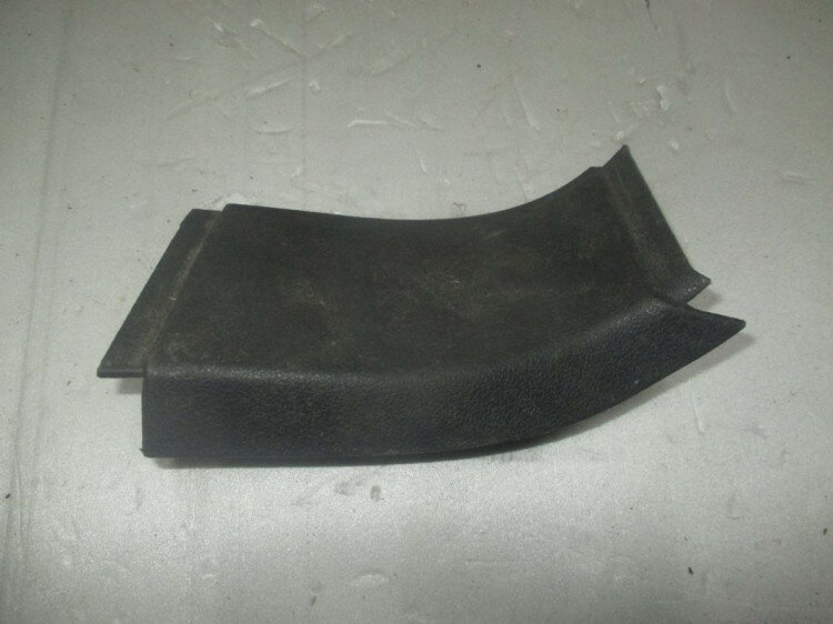 Облицовка багажника правая 4M51A13024AEW Форд Фокус 2 Хэтчбек FF86 2005-2011 на заднюю панель