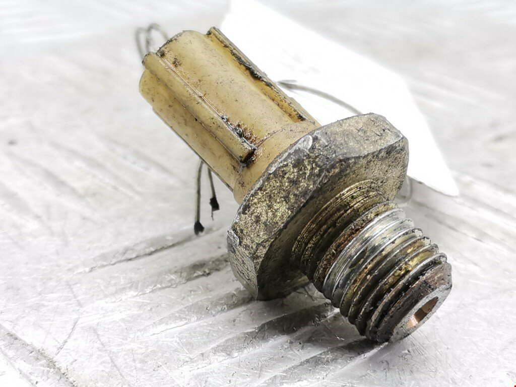 Датчик давления масла Ford Focus 1 98AB9278CA арт. 2061851