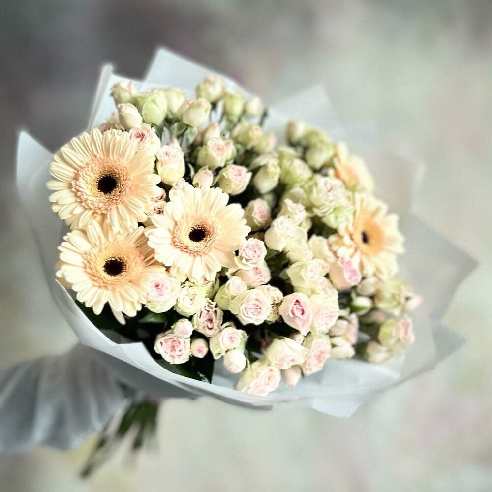 Букет роз с герберами
