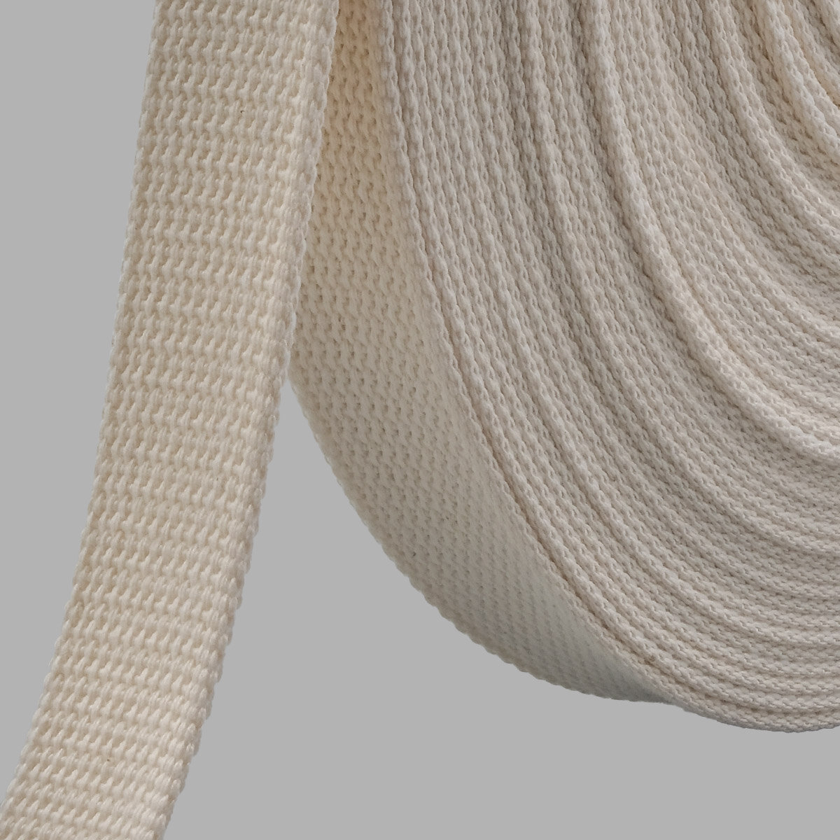 Стропа ременная 24 гр/м (48% хлопок, 29% полиэстер, 23% полипропилен), 25мм*25м, 4125 (белый)