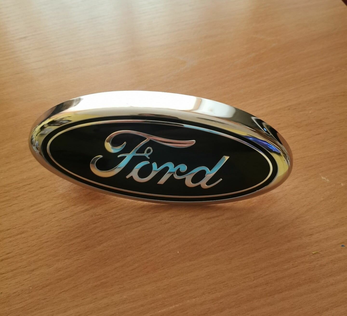 Эмблема передняя Ford решетки радиатора на Форд Фокус 2 (2005-2011 г. в.), C-Max, Куга 1, Мондео 3