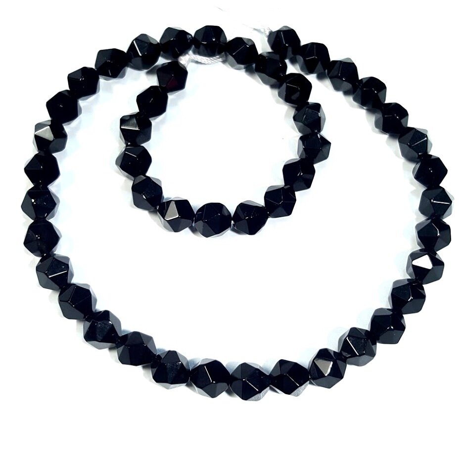 Агат черный бусины крупная грань 8 х 7,5 мм (нить 37 см), Suntrim