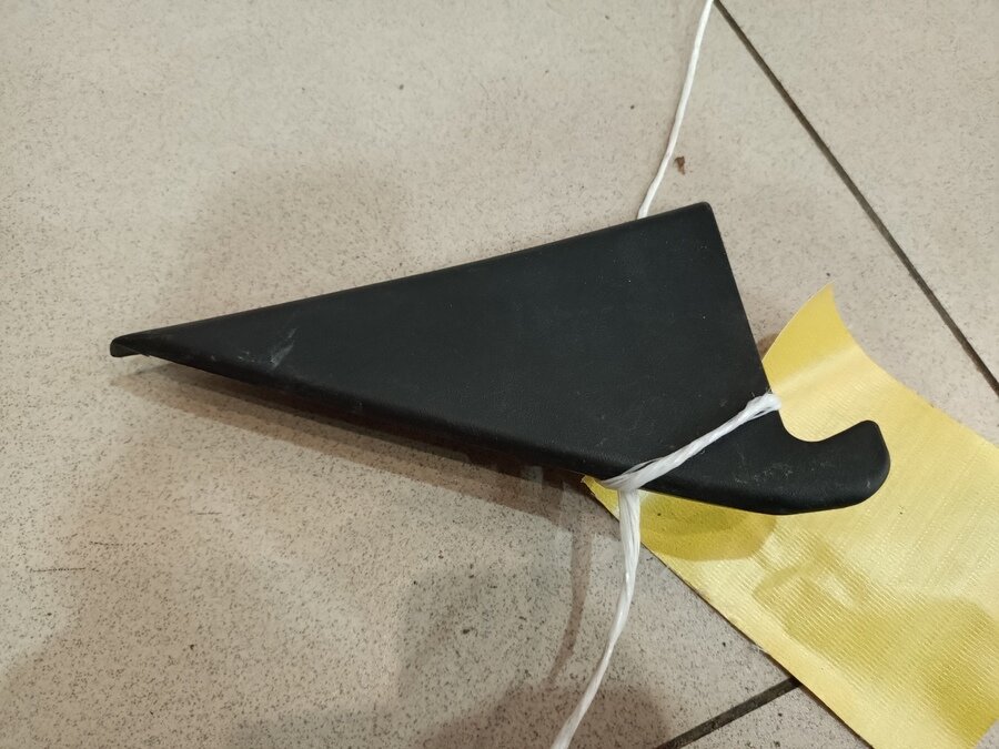 Уголок двери задней левой внутренний от Mazda 3 bk 2003-2009