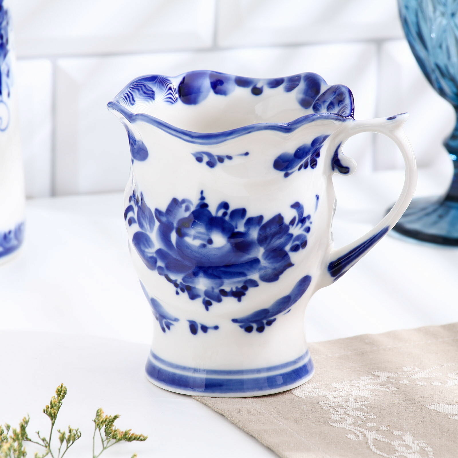 Кружка "Галактика", H=11.5 см, V0.42л, гжель, тематика праздника: 8 марта