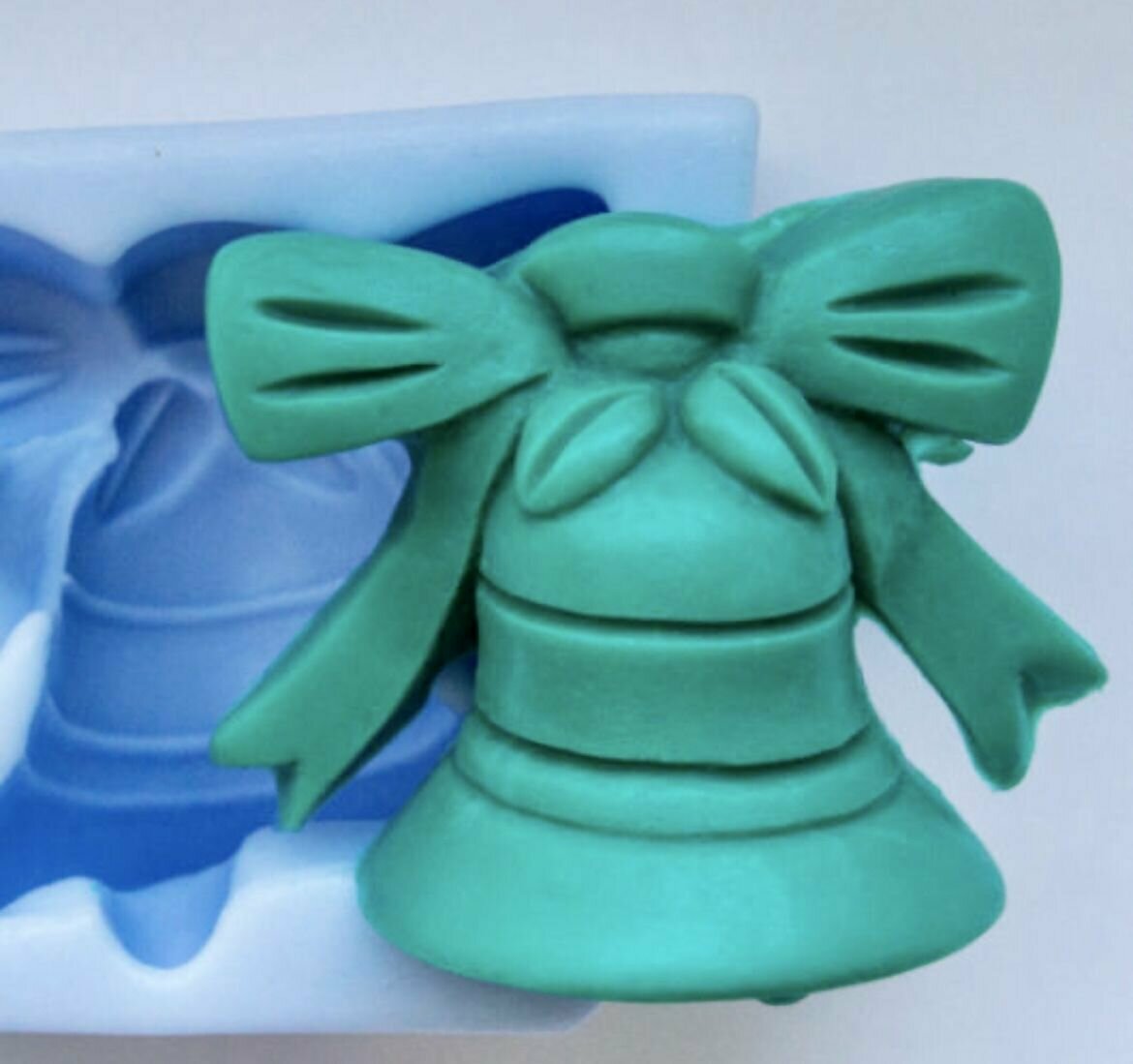 Силиконовая форма для мыла Колокольчик рождественский 2D, для свечей гипса 1шт 7*5*3см