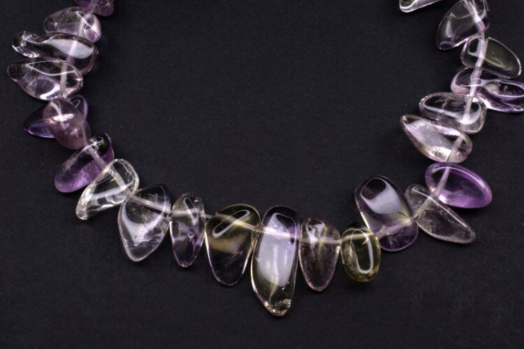 Каменная крошка Аметист около 6-12х5-9х3-6мм, отверстие 0,8мм, оттенок сиреневый, 522-038, 1 нить (около 19см, около 30шт)