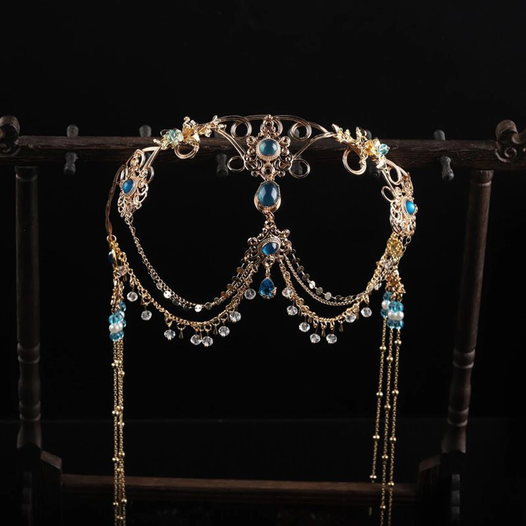 Фиолетовая тиара с кристаллами и опалом blue A