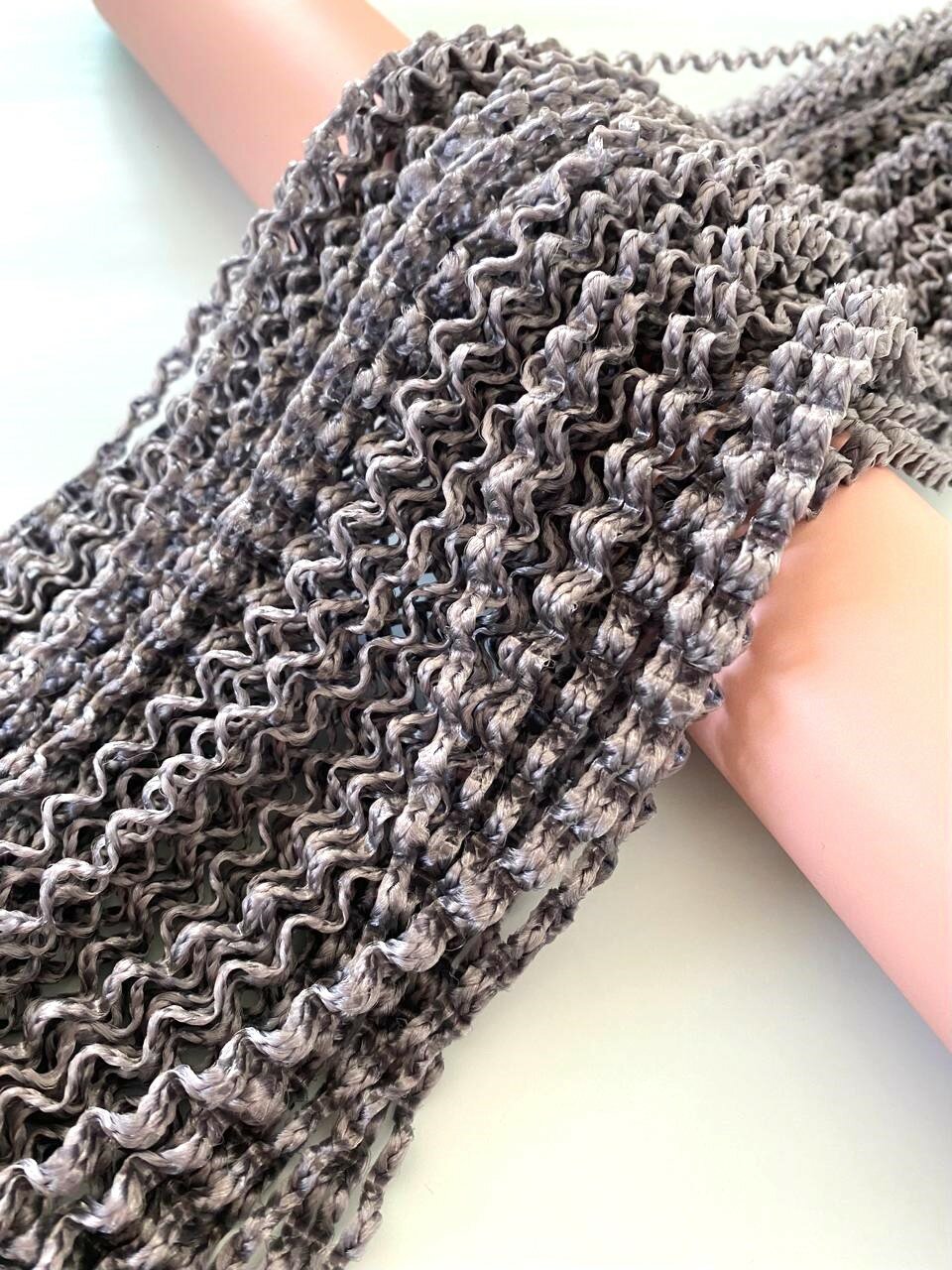 "Косички Зизи Гофре" для плетения волос, длина 65см, темн. серый ширина 0,5 см