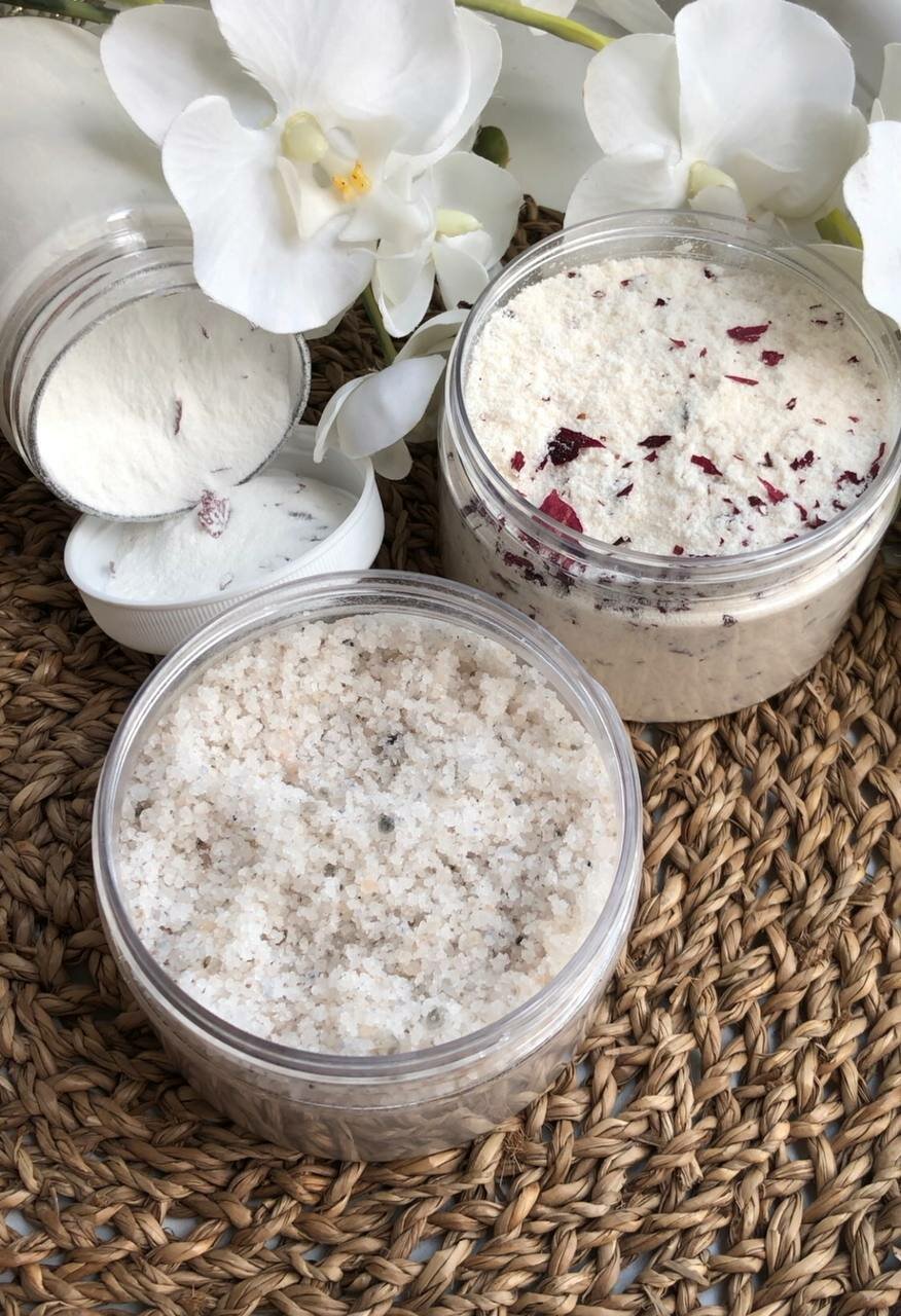 Набор для ухода за телом с легким, ненавязчивым летним ароматом "Чёрный кокос"/Скраб, молочко, соль для увлажнения, питания и ухода за Вашим телом