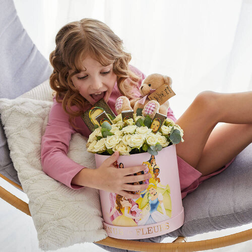 Букет Venus in Fleurs "Детский № 48", розы, мишка, аленка, эвкалипт — фото 1